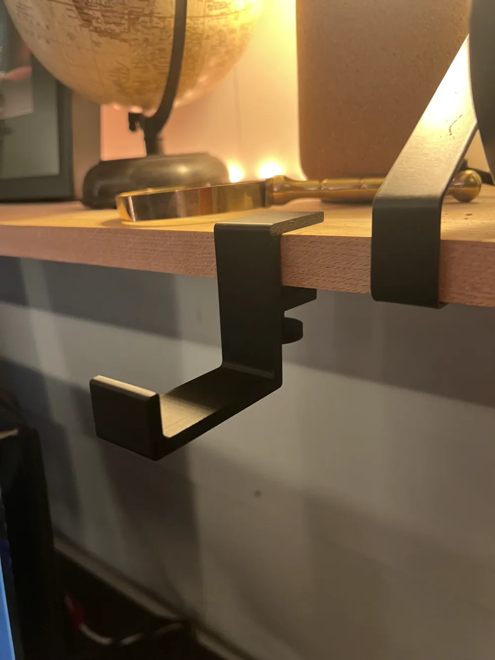 Headphone holder for Shelf by Swarley - MakerWorld