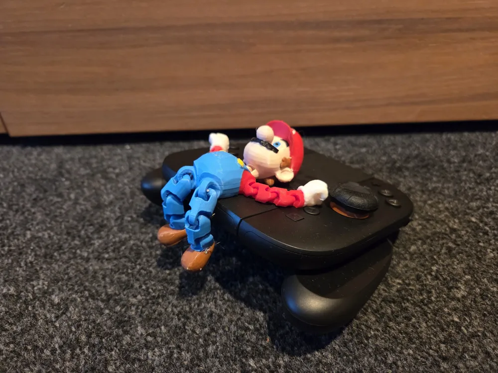Articulated Super Mario in Color for AMS - Free 3D Print Model - MakerWorld