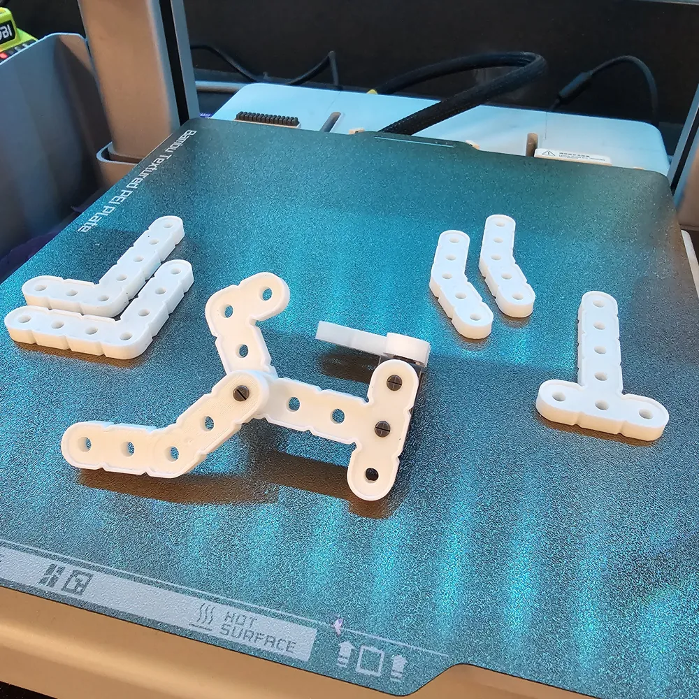 Vex IQ Compatible L, T and angle connector pieces by Andrew LankfordMakerWorld: Download Free 3D ...