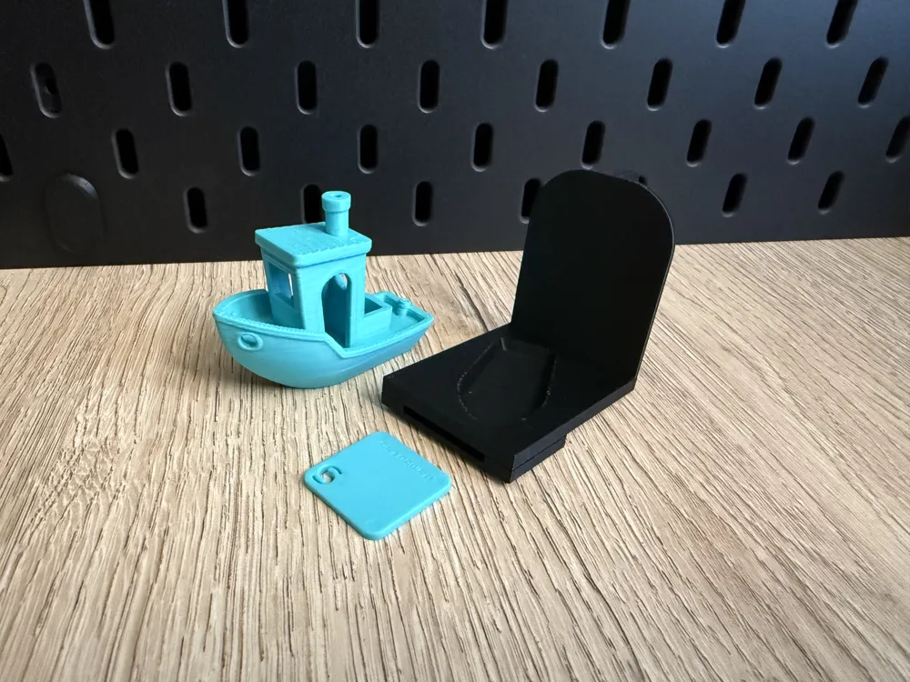 Benchy Support with Skadis Sample by mika MakerWorld: Download Free 3D ...
