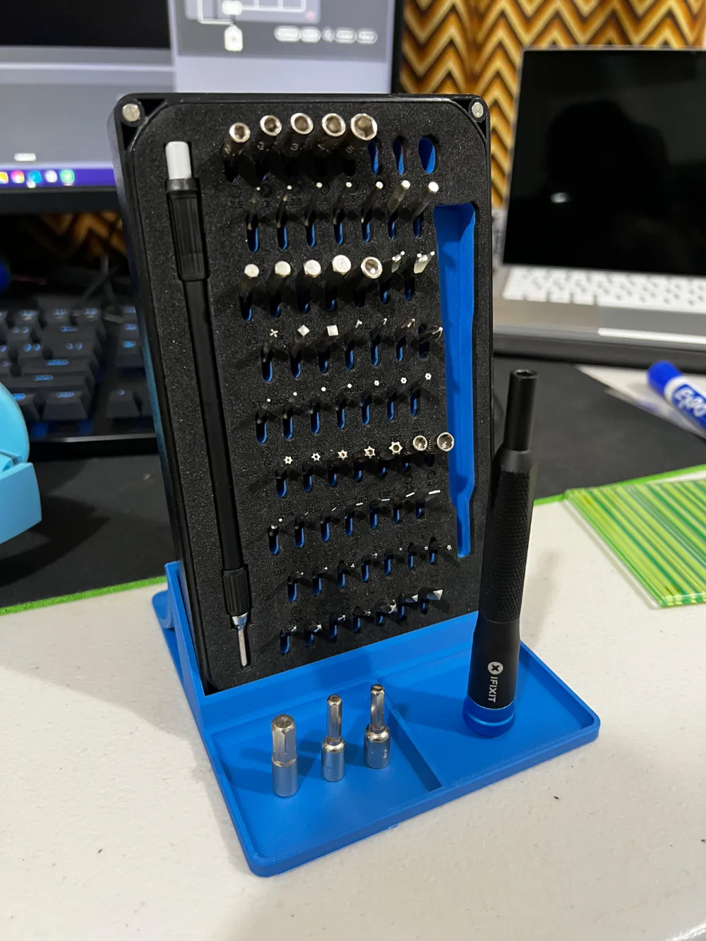IFIXIT Holder by Nicholas Mootoo - MakerWorld