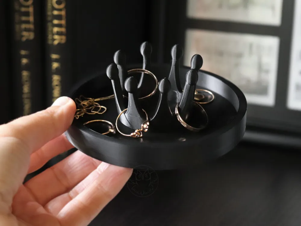 Crown Ring Holder / Jewelry Tray - Free 3D Print Model - MakerWorld