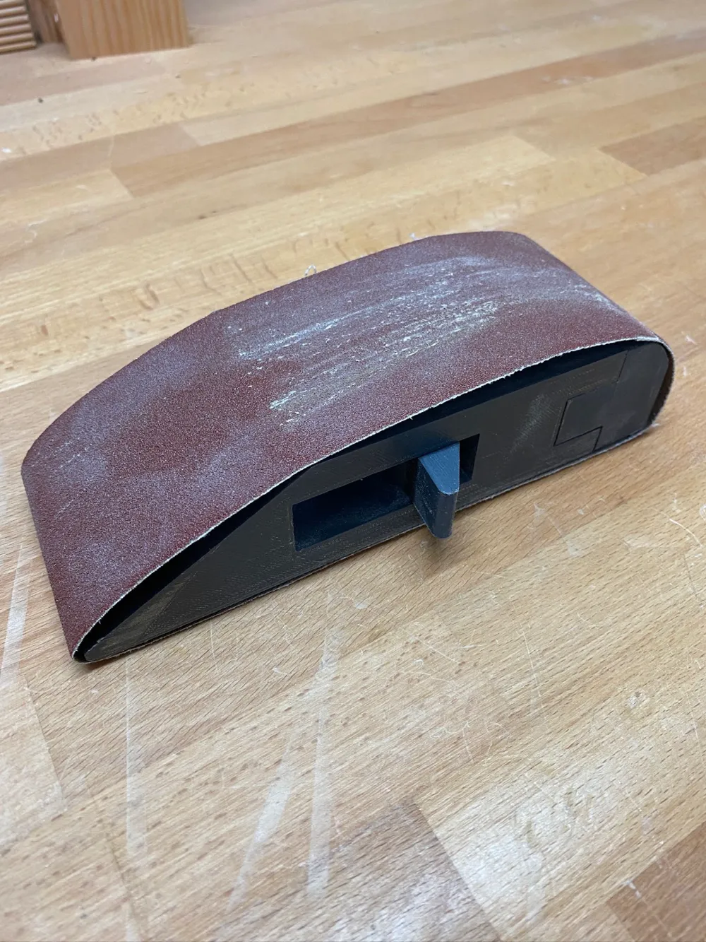 Sanding block with excentric clamp by Joni - MakerWorld