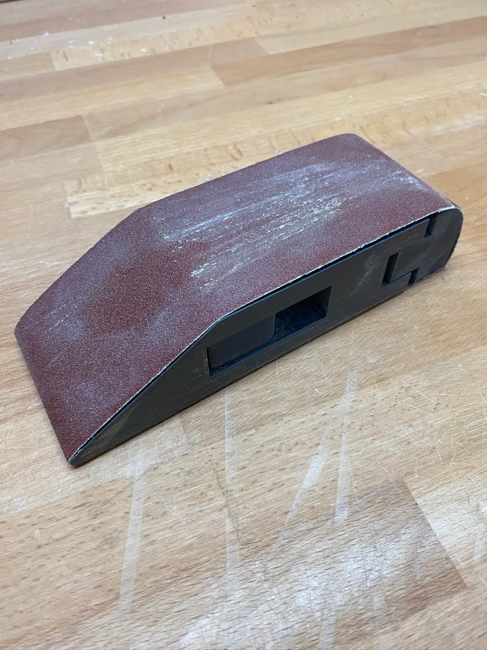 Sanding block with excentric clamp by Joni - MakerWorld