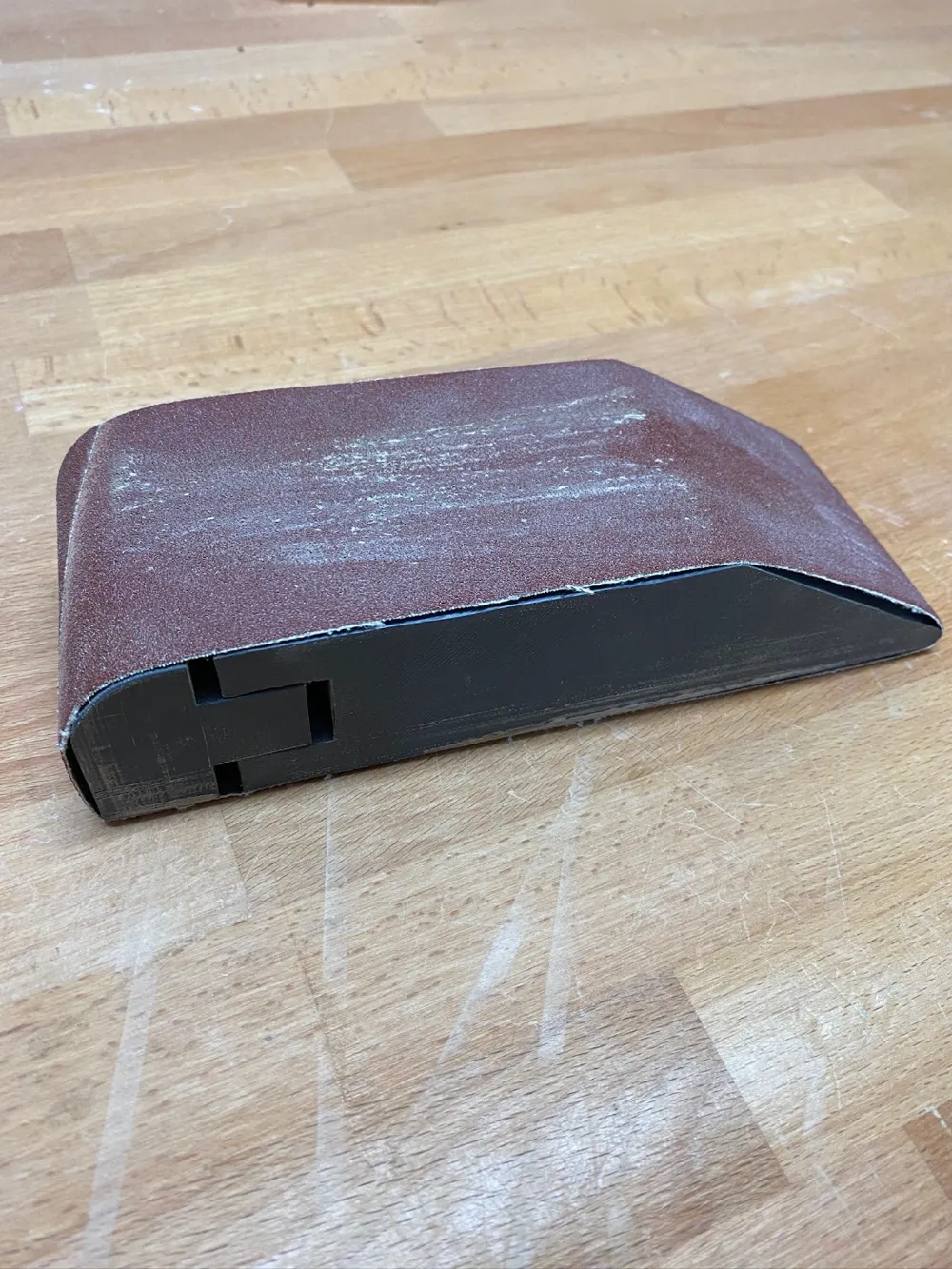 Sanding block with excentric clamp by Joni - MakerWorld