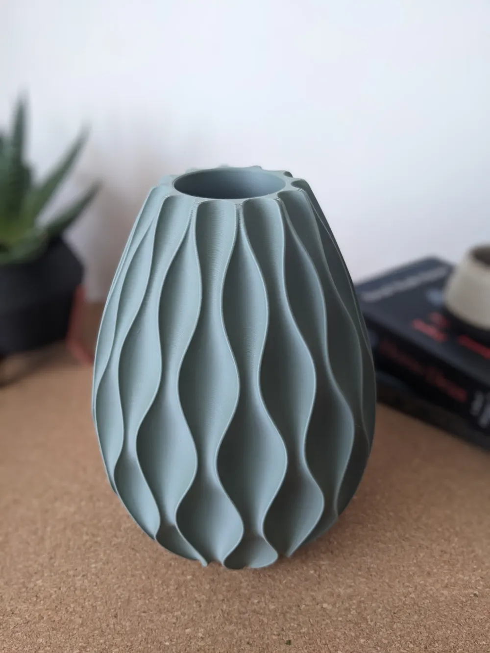 Modern Wavy Vase by Tycho Design - MakerWorld