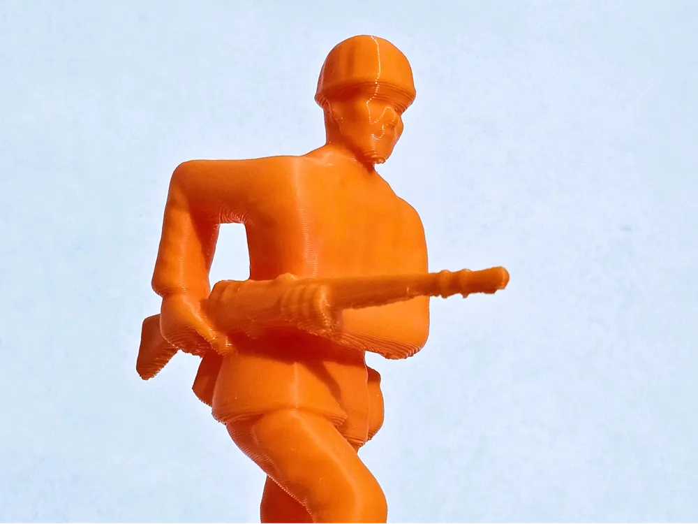 Toy soldier Runner sculpture / lil' army man by dubmehard - MakerWorld