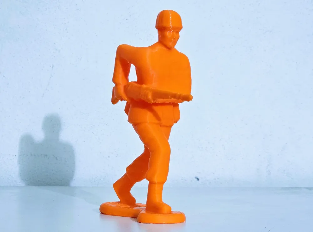 Toy soldier Runner sculpture / lil' army man by dubmehard - MakerWorld