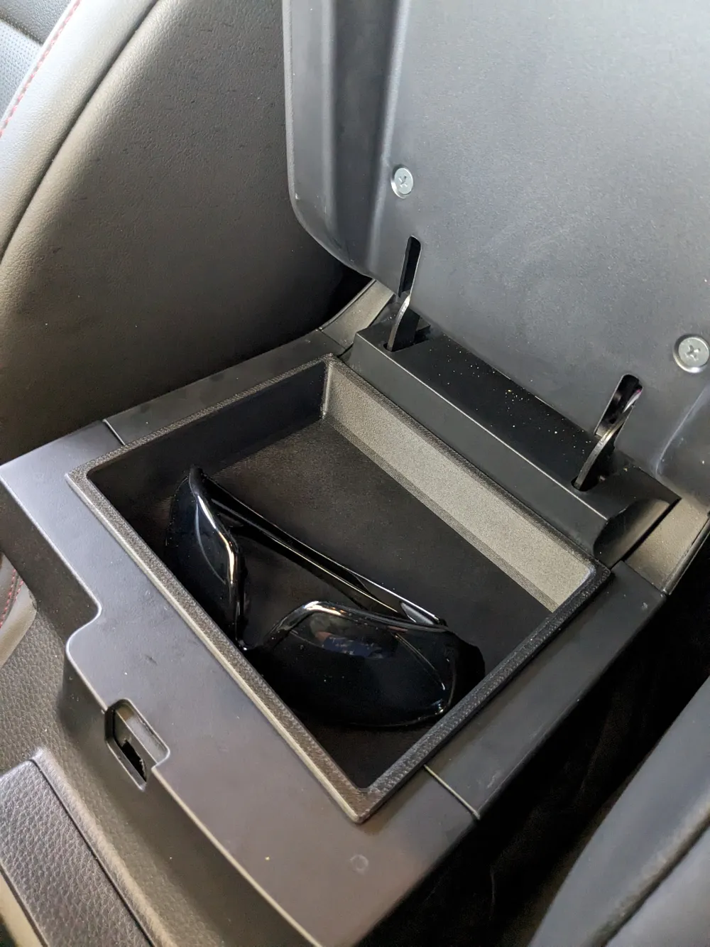 2023 Isuzu D-Max center console tray insert by CHURCHY MakerWorld ...