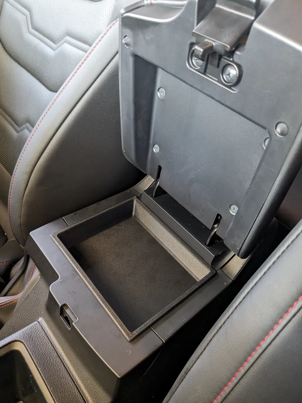2023 Isuzu D-Max center console tray insert by CHURCHY MakerWorld ...