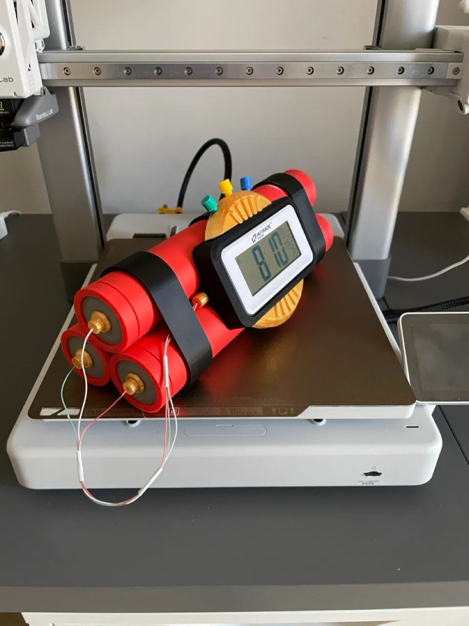 dynamite desk clock by tetzuya84 - MakerWorld