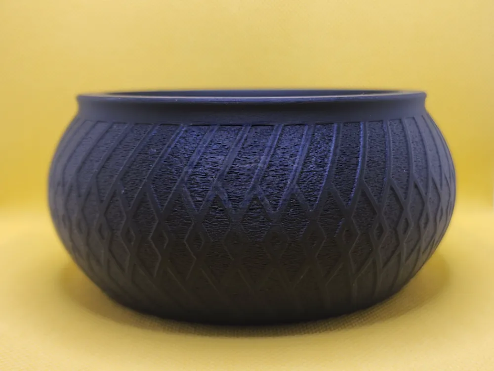 Round Planter with Hidden Tray - Free 3D Print Model - MakerWorld