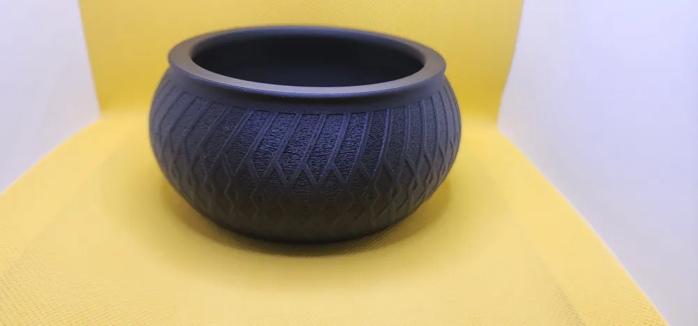 Round Planter with Hidden Tray - Free 3D Print Model - MakerWorld