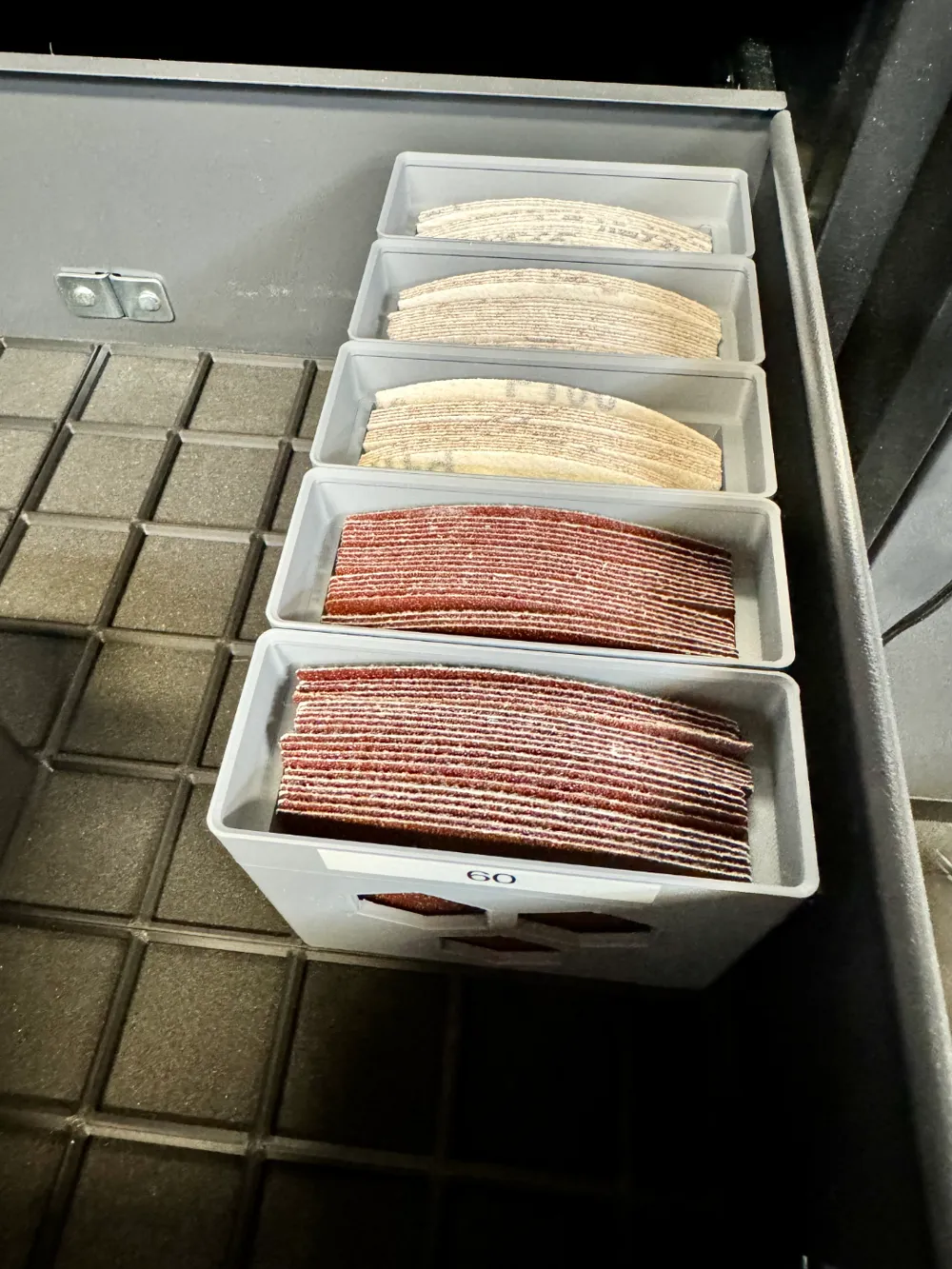 Gridfinity Multitool (Triangle) Sandpaper Holder by mash007 - MakerWorld