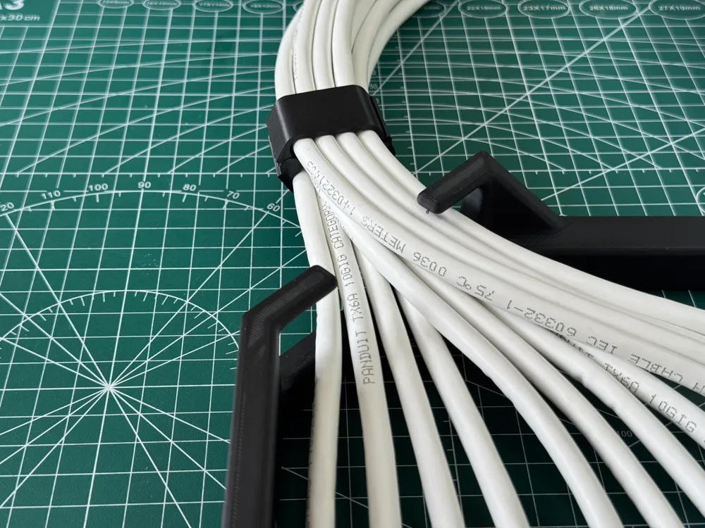 12 Cable Ethernet Clamp by Pete MakerWorld: Download Free 3D Models