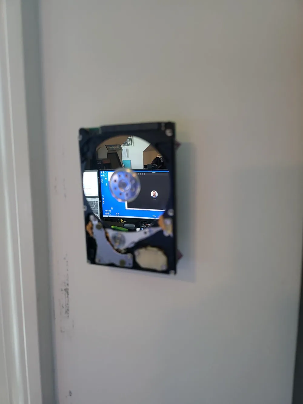 2.5 Hard Drive Wall Display Bracket by dehart007 - MakerWorld
