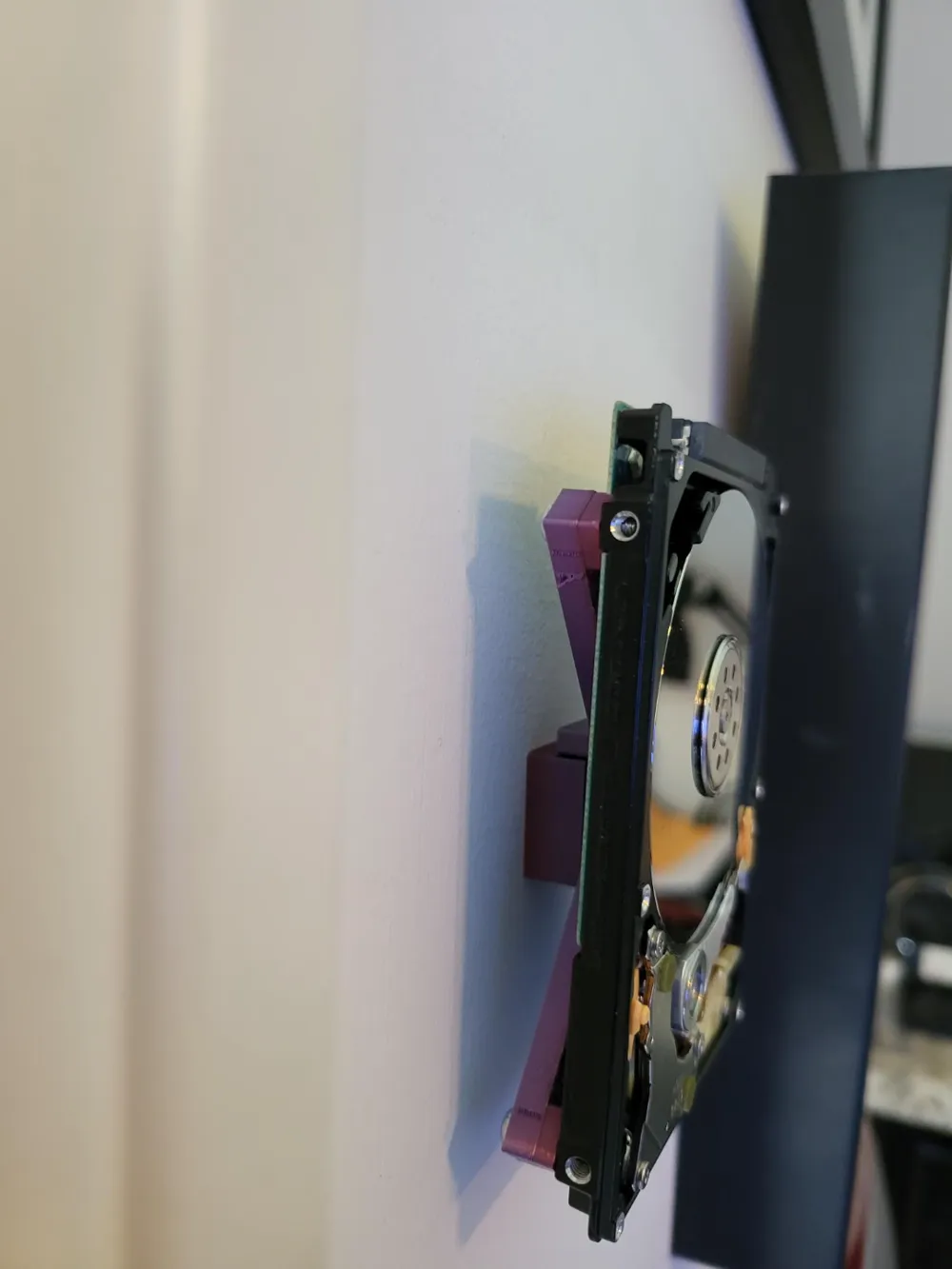 2.5 Hard Drive Wall Display Bracket by dehart007 - MakerWorld