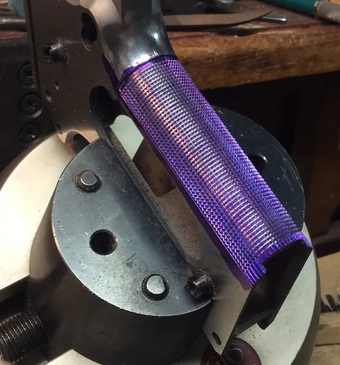 Strap checkering jig for 1911 by ronindesu - MakerWorld