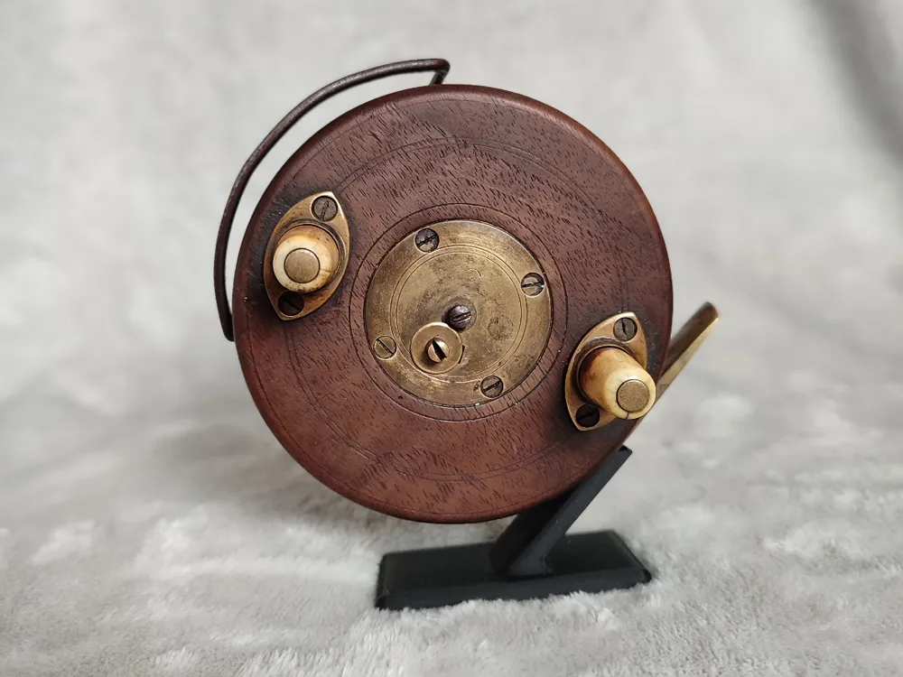 Centrepin fishing reel display stand by AP3X Design - MakerWorld