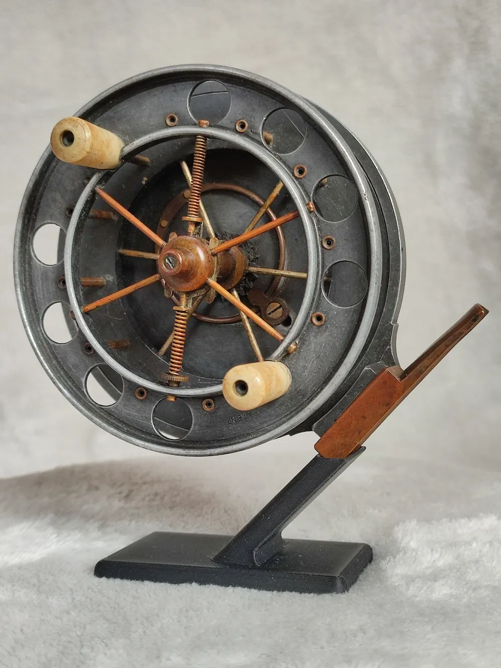 Centrepin fishing reel display stand by AP3X Design - MakerWorld