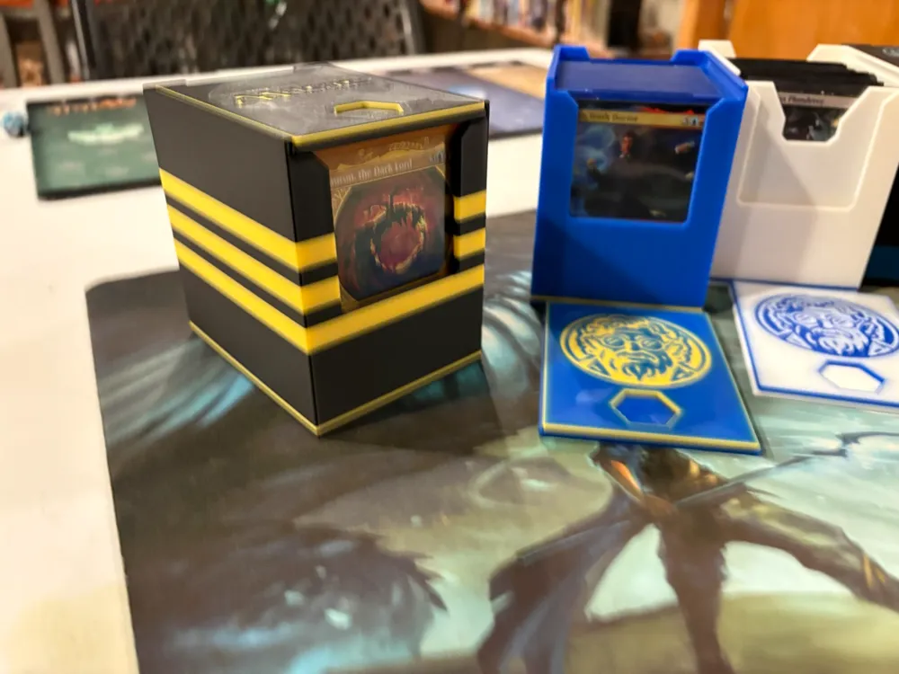 MTG Commander Deck Box (no supports, locking) by TonyMcCallie - MakerWorld