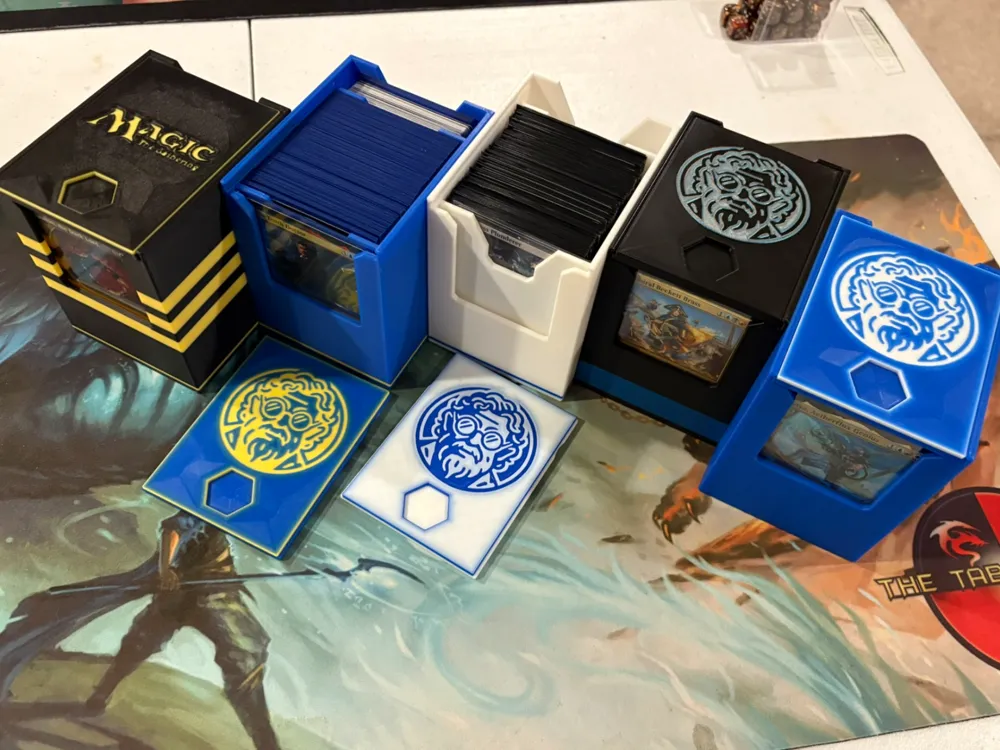 MTG Commander Deck Box (no supports, locking) by TonyMcCallie - MakerWorld