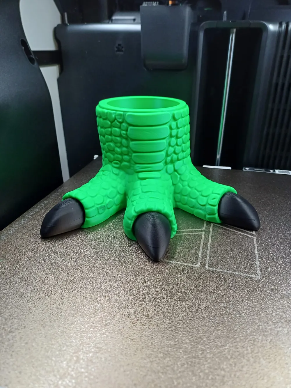 Dinosaur Claw Pen Holder - Free 3D Print Model - MakerWorld