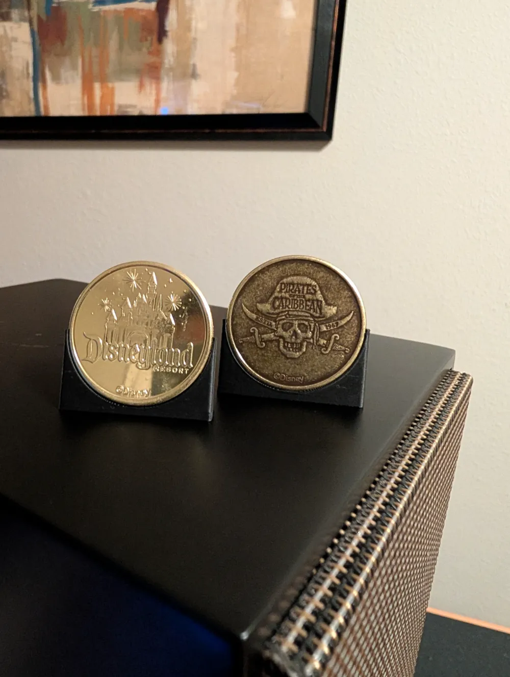 Disneyland Collectible Coin Stand by kyleiuferMakerWorld: Download Free ...