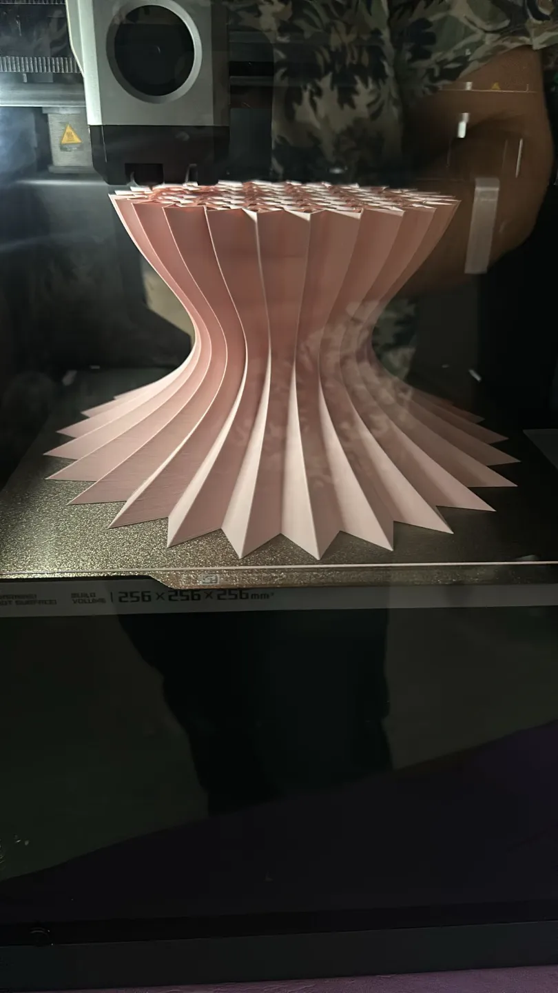 Cake Stand with Edges - Free 3D Print Model - MakerWorld