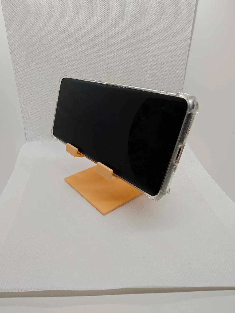 Simple phone stand by Mia Germansen - MakerWorld