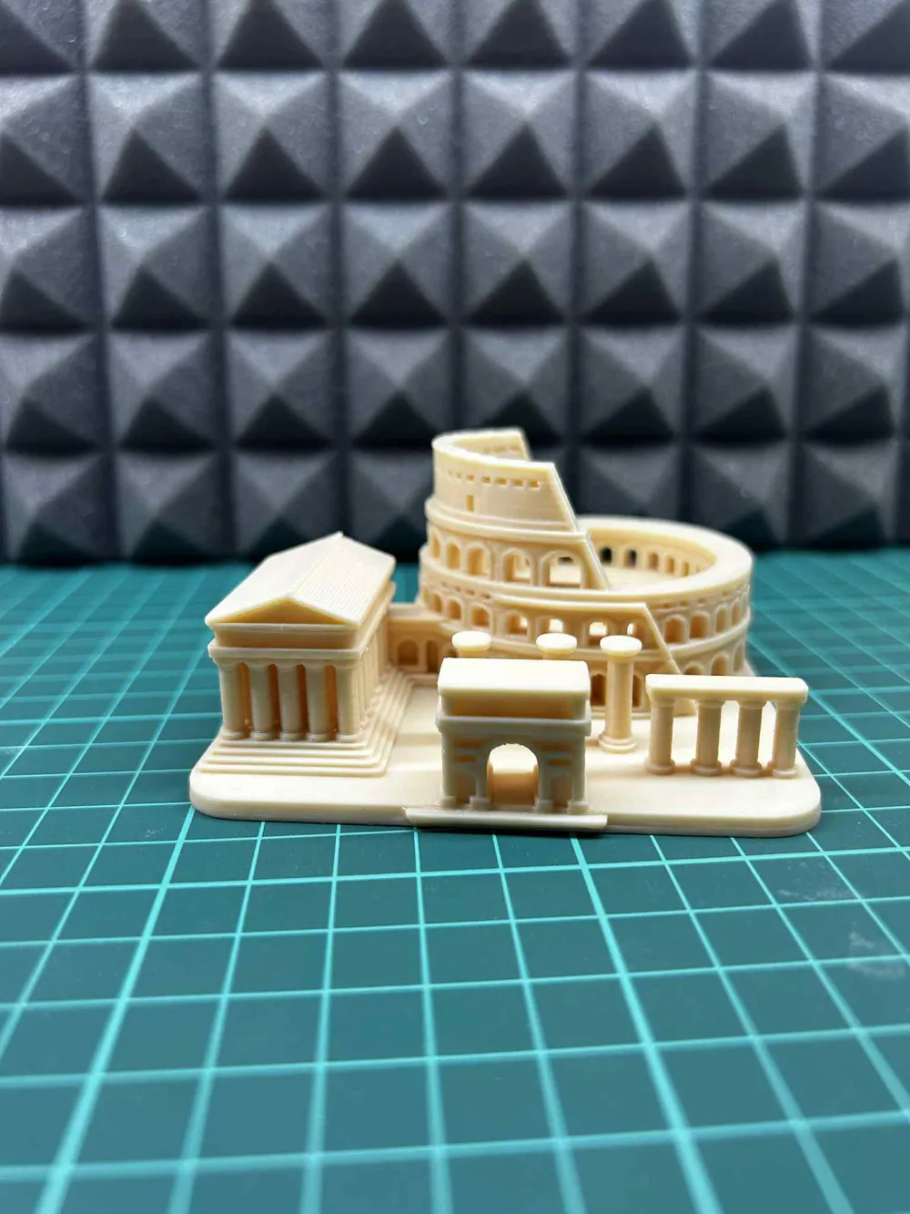 Colosseum-miniature by PokeGeorg MakerWorld: Download Free 3D Models