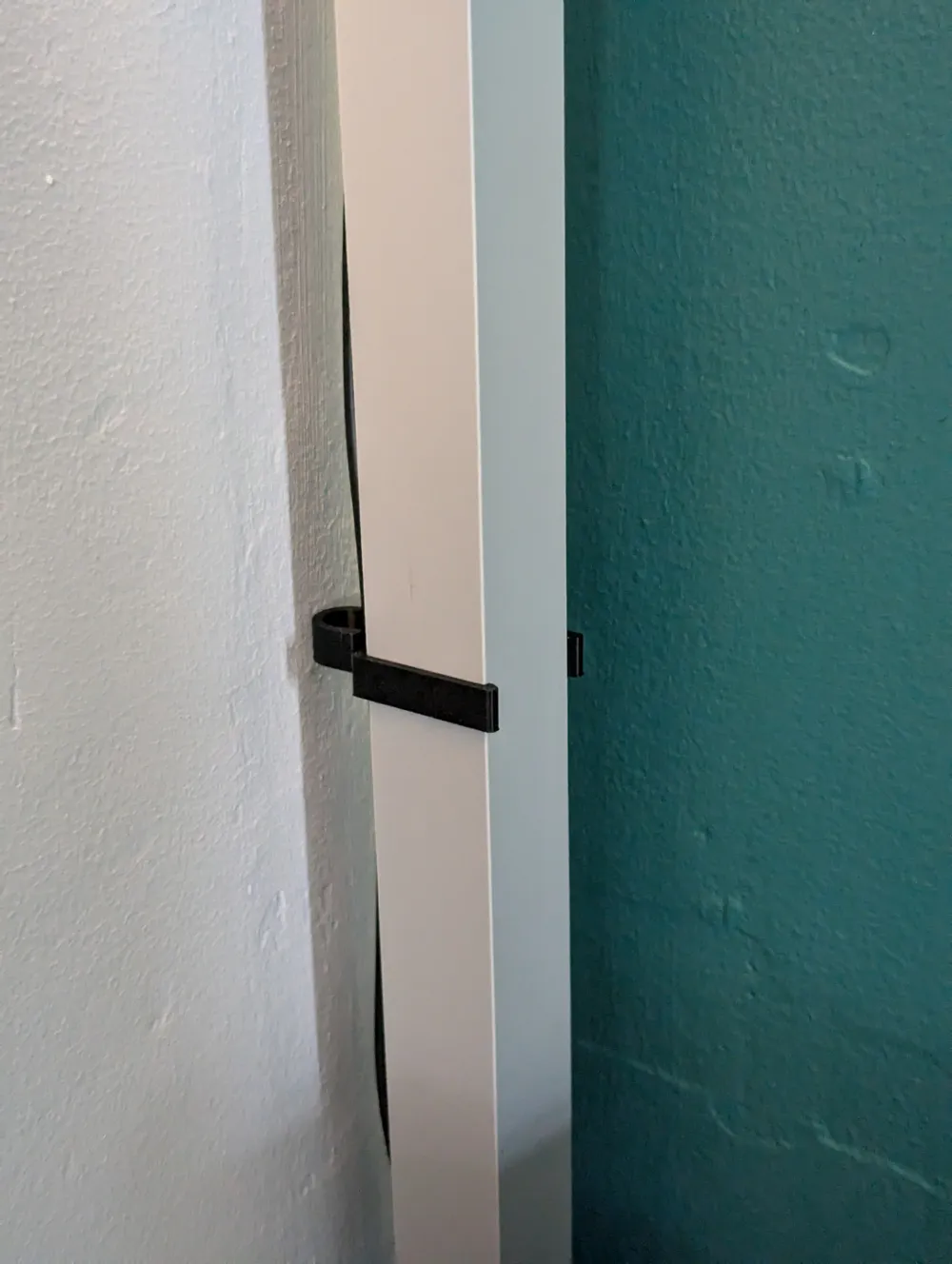 Cable tidy bracket for square leg by Haverford - MakerWorld