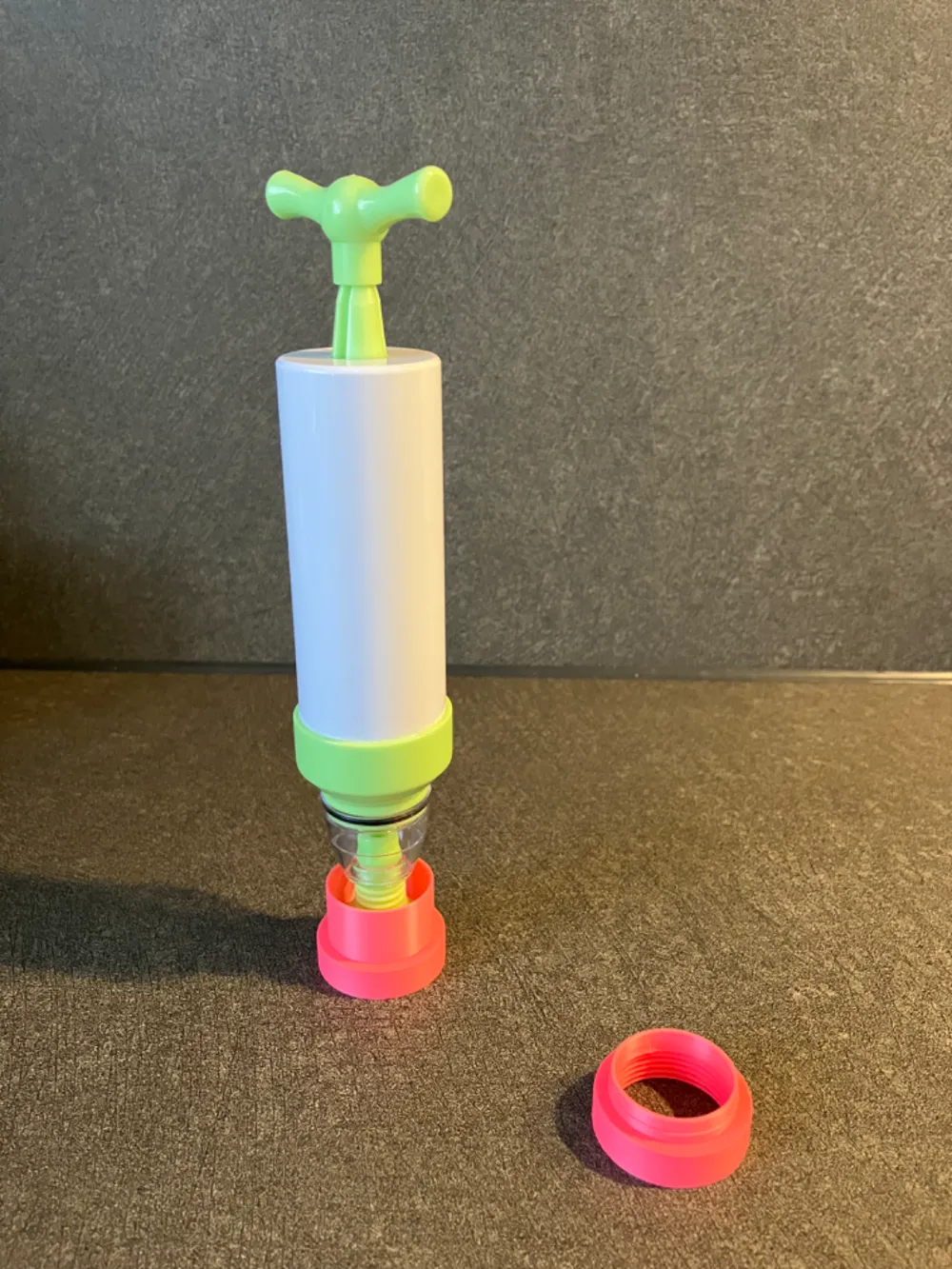 Vacuum hand pump adapter screw by Abe3D - MakerWorld