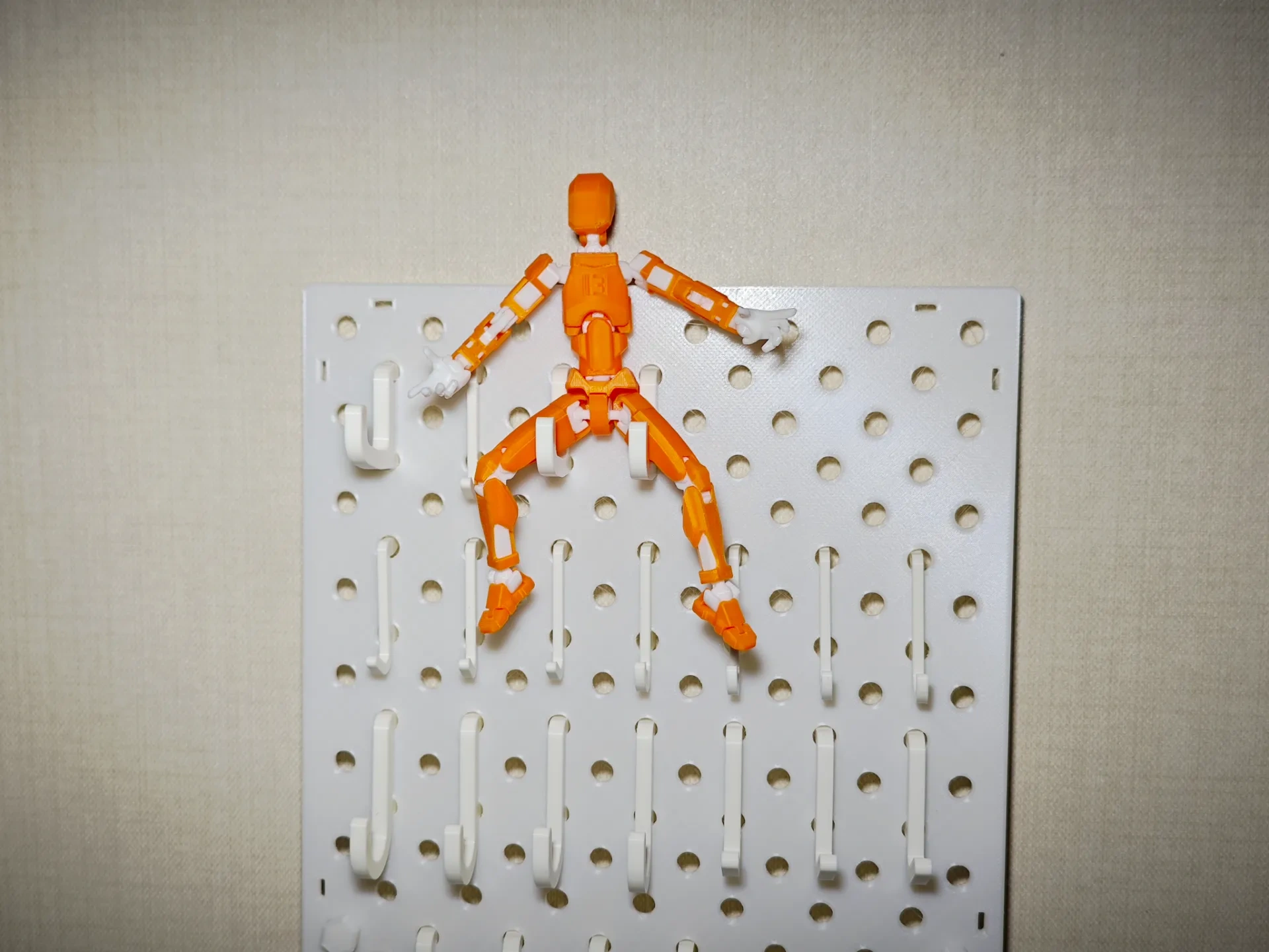 Pegboard with Round Holes and Abundant Hooks by diqi_com - MakerWorld