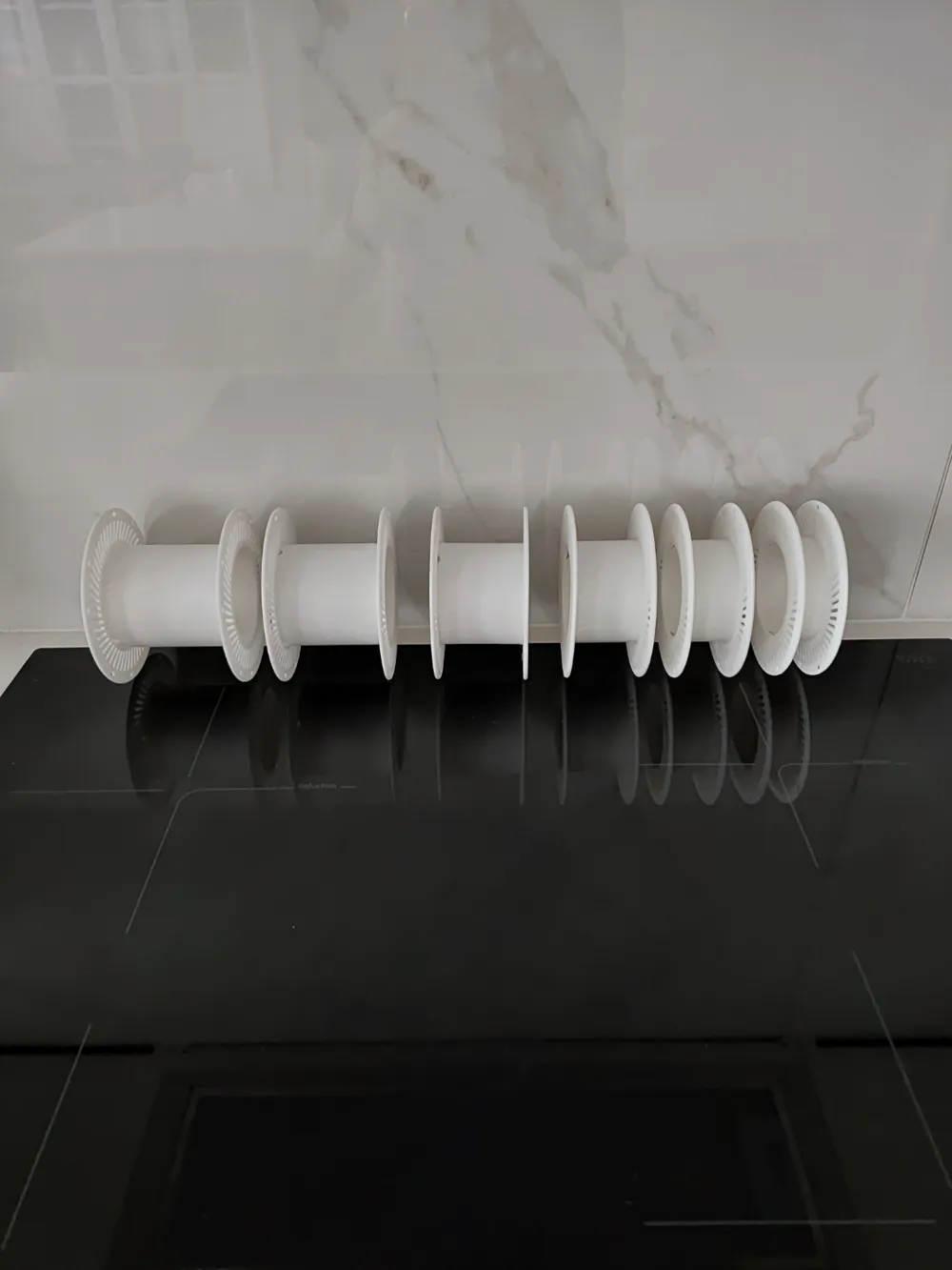 Small snap-fit spool for filament sample