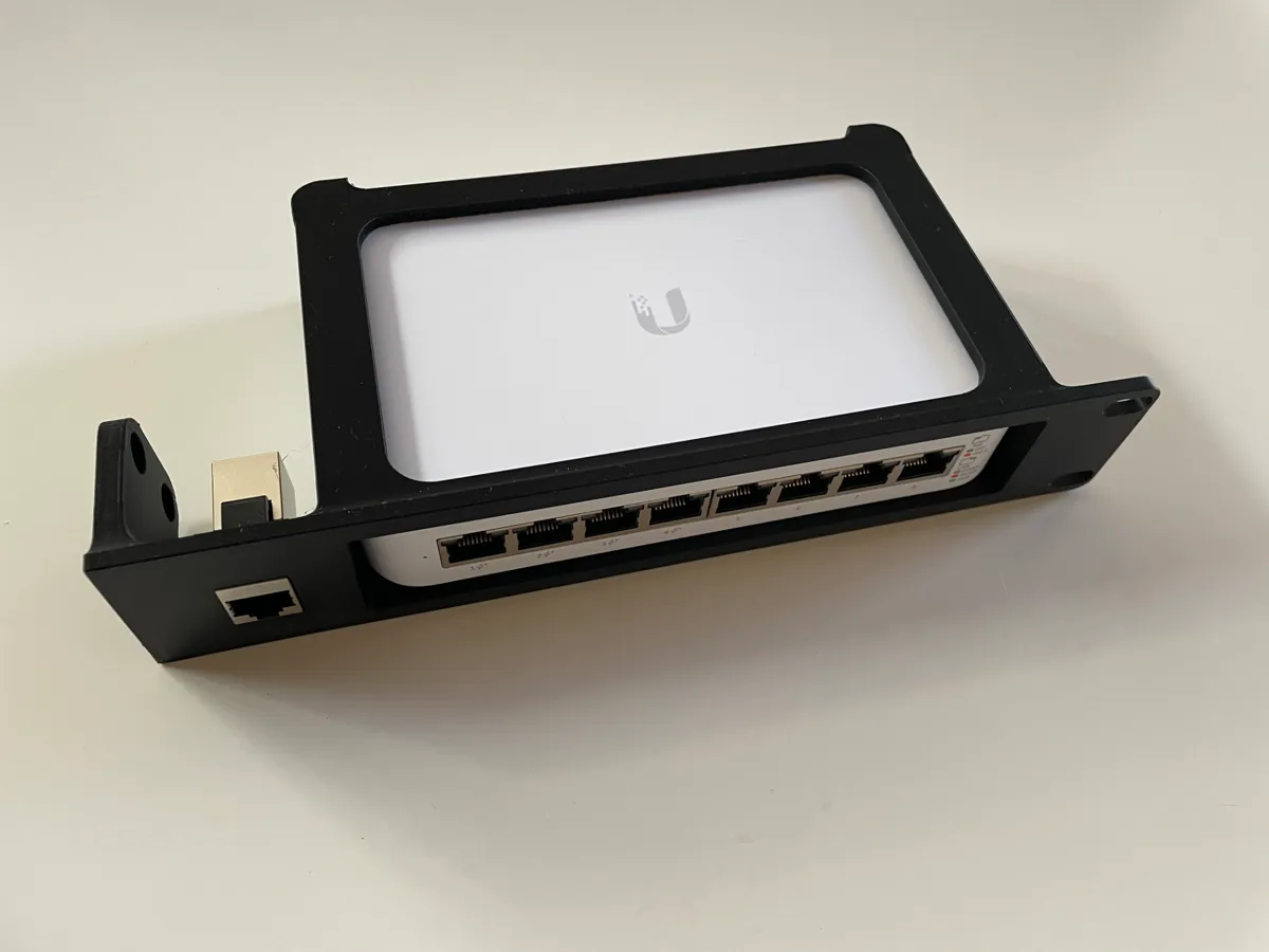 Unifi Switch 8 POE Lite Ultra Rack rete 19'' - Free 3D Print Model ...
