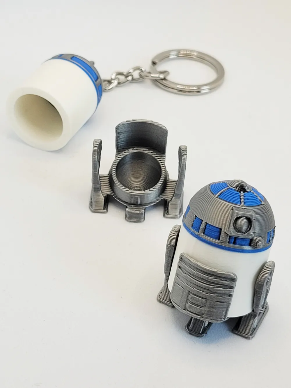 R2D2 Keychain with secret compartment - Free 3D Print Model - MakerWorld