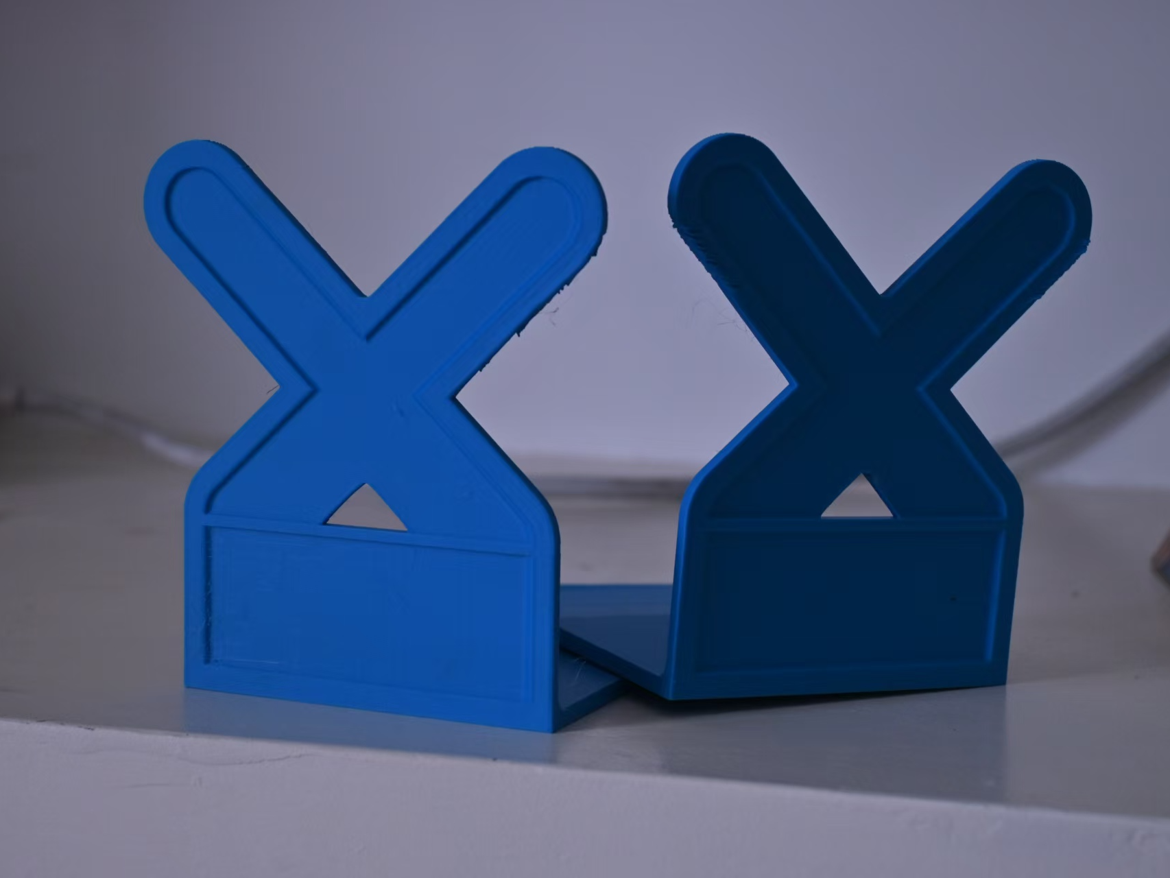 No More Falling Books! Quick-Print Modern Bookends by Makki MakerWorld ...