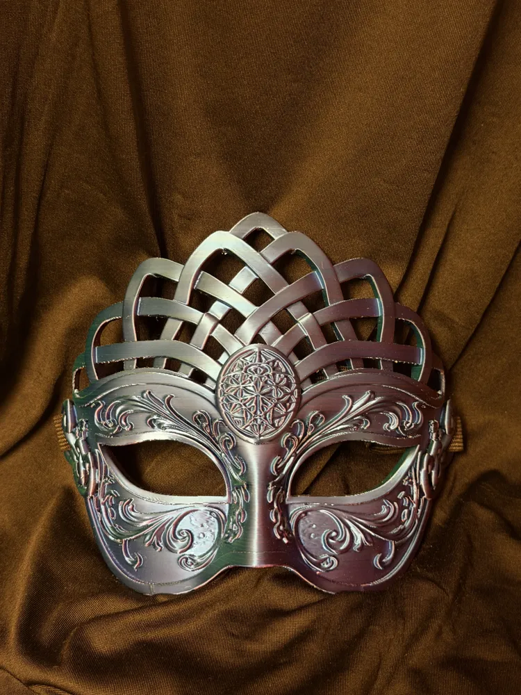 Lattice Crown Mask / Wall Art - Free 3D Print Model - MakerWorld