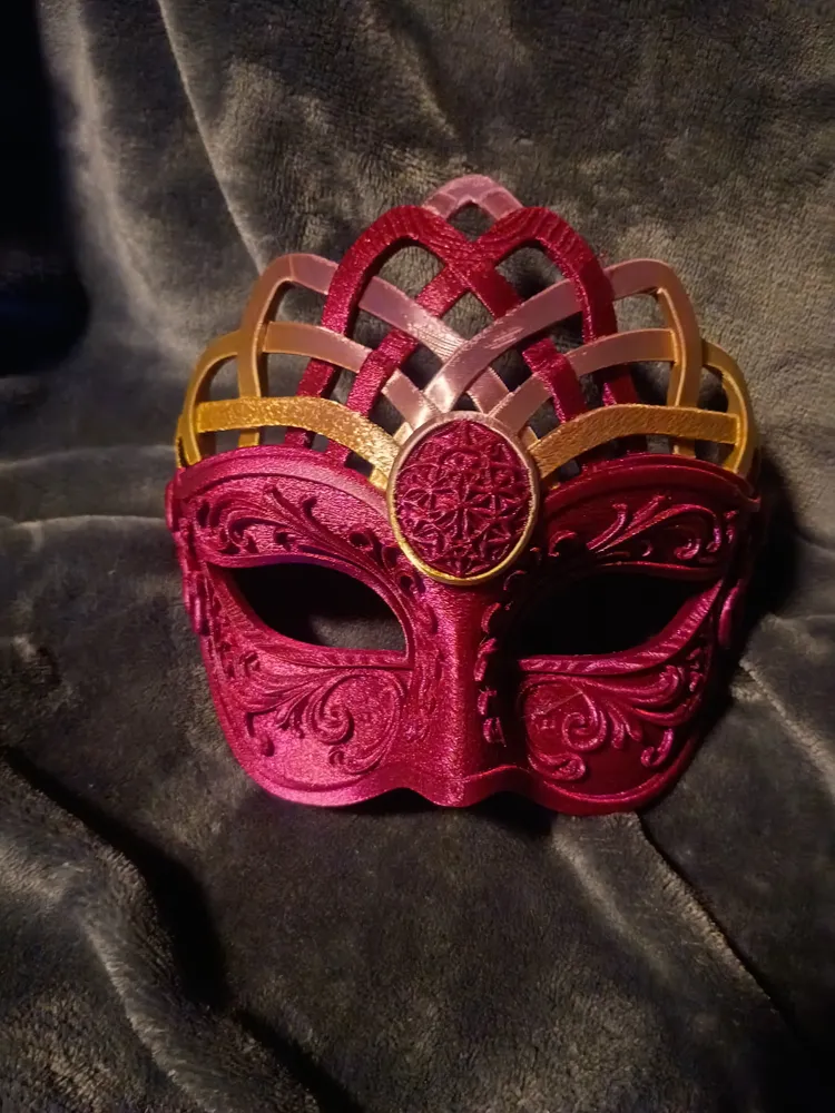 Lattice Crown Mask / Wall Art - Free 3D Print Model - MakerWorld