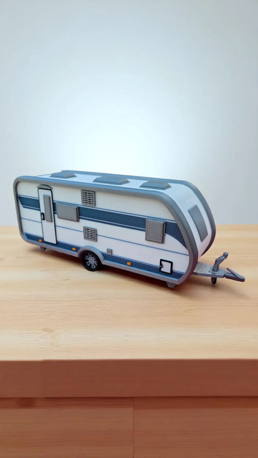 Caravan - Hobby deluxe 560 KMFE 3D model by Flopo29 MakerWorld ...