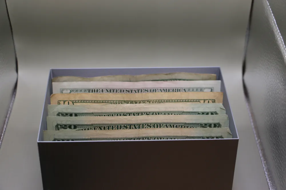 Cash box with 6 slots - Free 3D Print Model - MakerWorld