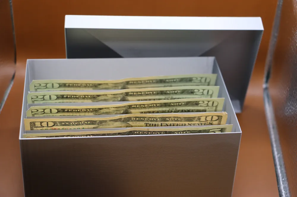Cash box with 6 slots - Free 3D Print Model - MakerWorld