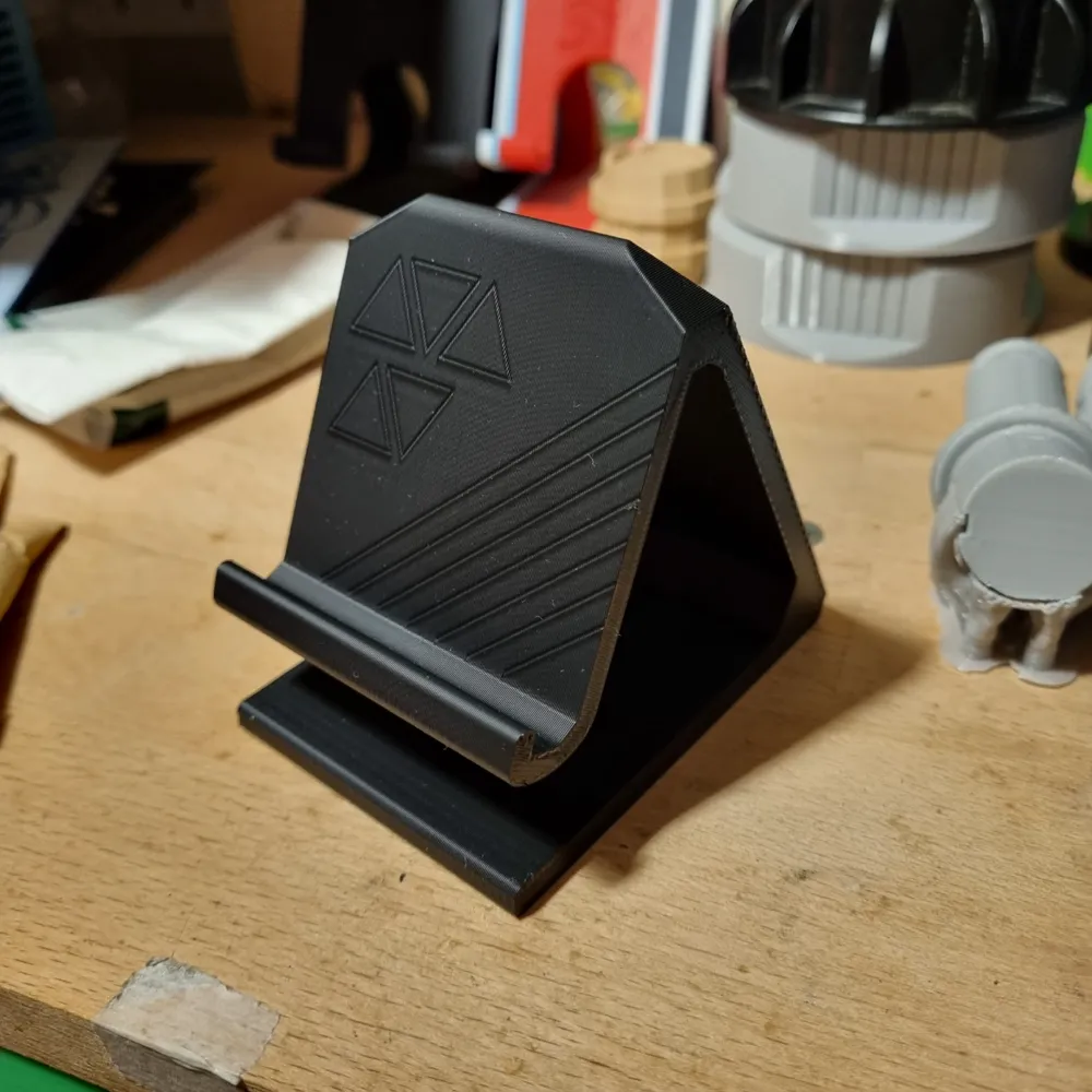 Hueforge Portrait Stand by Big Simi - MakerWorld