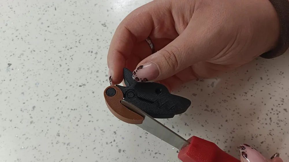 Wolf Dog Clip / Sealer - Free 3D Print Model - MakerWorld
