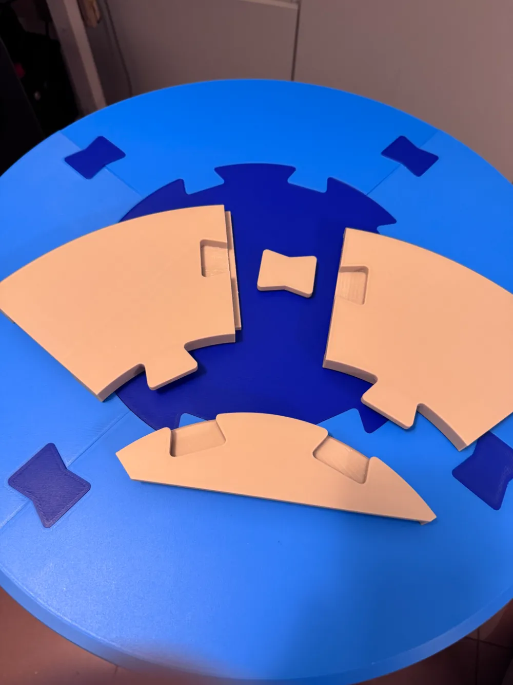 Round Coffee table, snap-fit assembly - Free 3D Print Model - MakerWorld