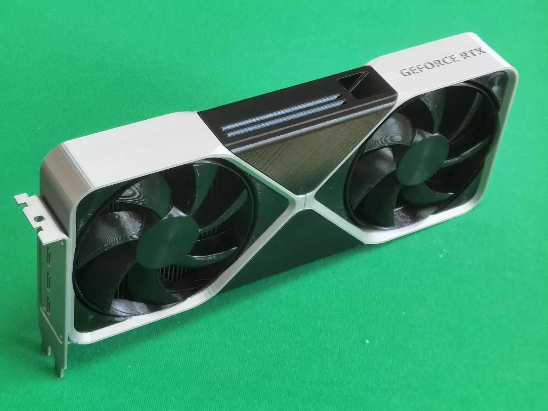 Nvidia RTX 5090 FE 公版1:1还原 二次创作 - 来自 sexymiao - MakerWorld