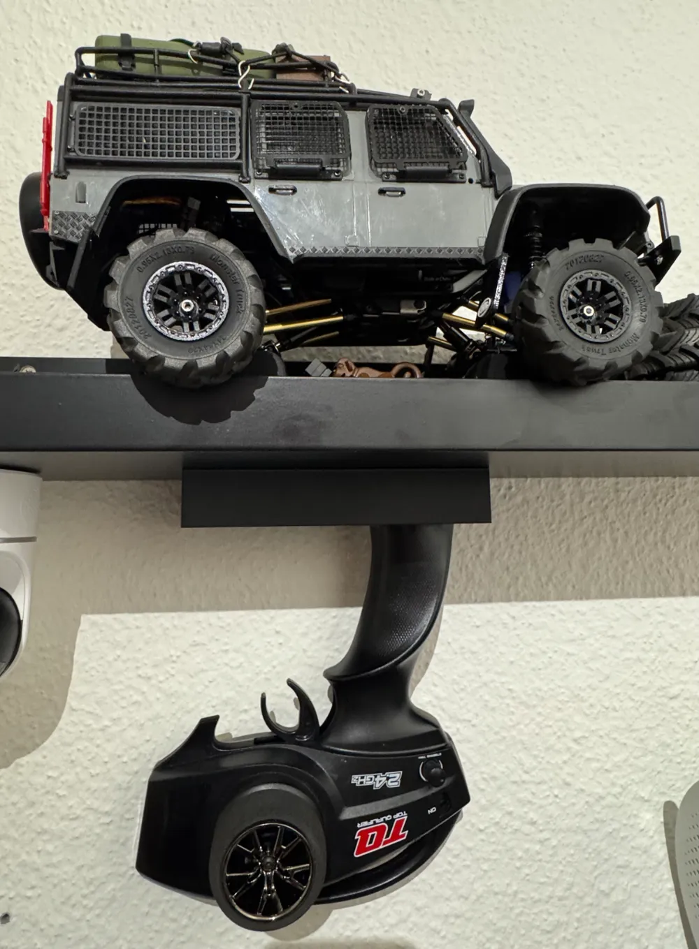 Traxxas transmitter stand/holder by Lucology3D MakerWorld: Download ...