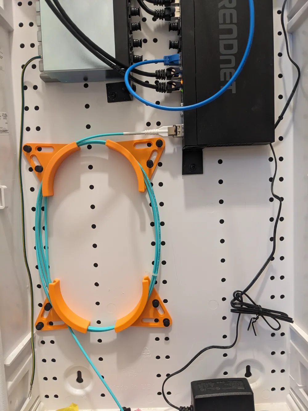 Leviton Structured Media Fiber Optic Loop corner by twohlix - MakerWorld