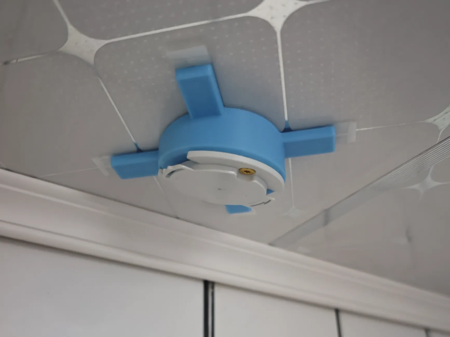 Xiaomi Camera Reverse Mounting Tilted Base by 玄の世纪 - MakerWorld